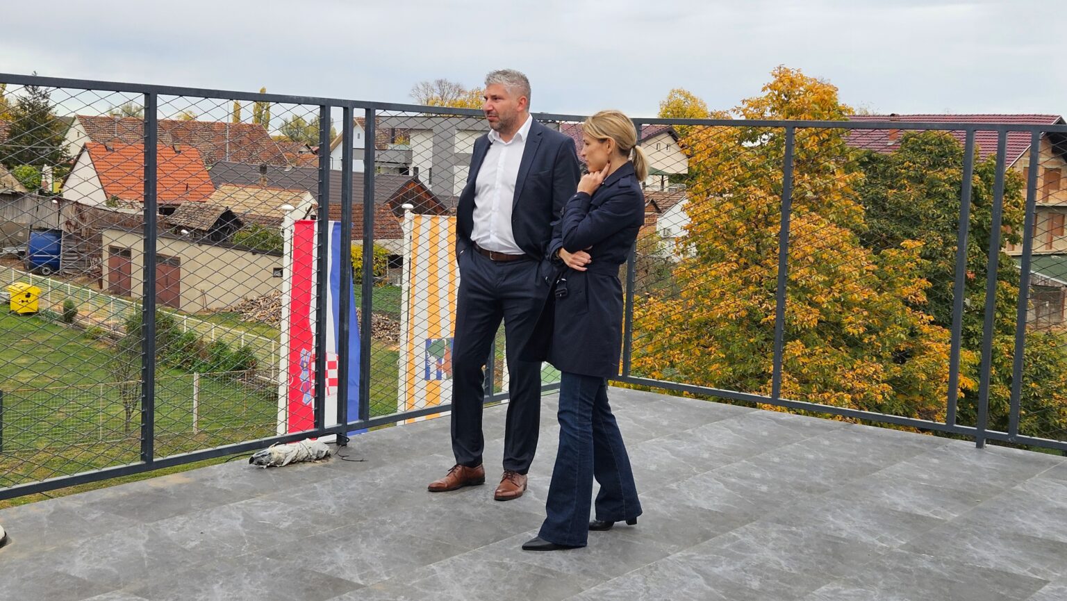 Pročelnica Jukić uvela izvođače u posao izgradnje prve školske dvorane ...